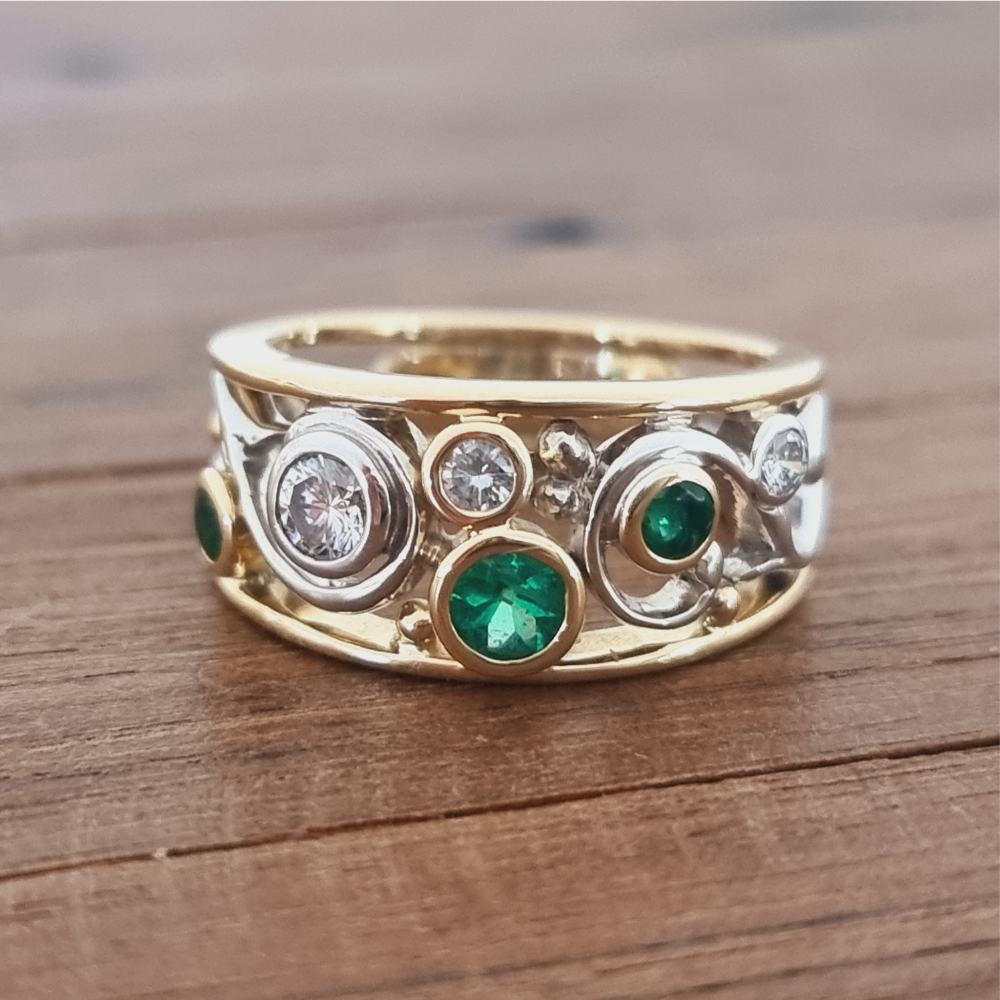 Diamond and Emerald Swirl Ring – Desma Designs